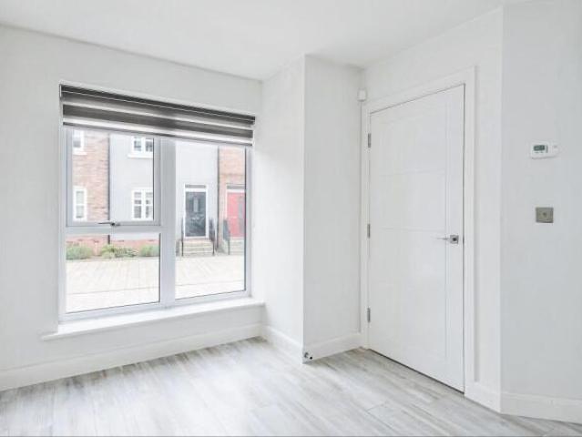 3 bedroom terraced house for sale in Scotts Square, Hull, HU1