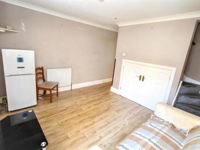 3 bedroom terraced house for sale in Shaftesbury Road, Reading, RG30