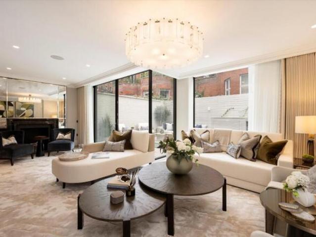 3 bedroom terraced house for sale in Shafto Mews, London, SW1X
