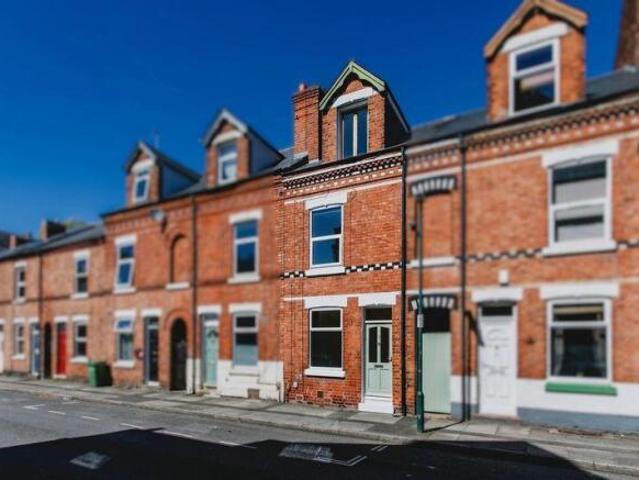 3 bedroom terraced house for sale in Sherbrooke Road, Carrington, NG5