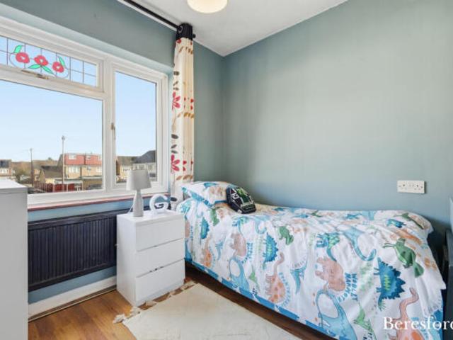 3 bedroom terraced house for sale in Sheridan Close, Heaton Grange, RM3