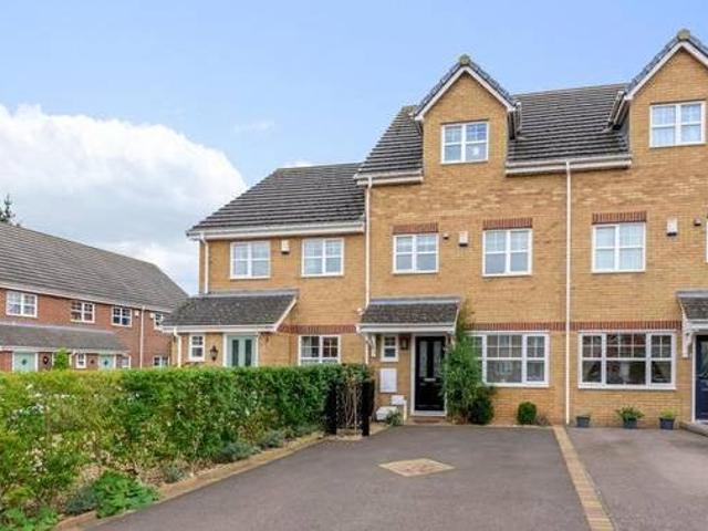 3 bedroom terraced house for sale in Signal Close Henlow SG16