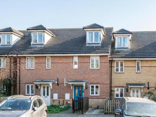 3 bedroom terraced house for sale in Silver Birch Close, London, SE6 4RS, SE6