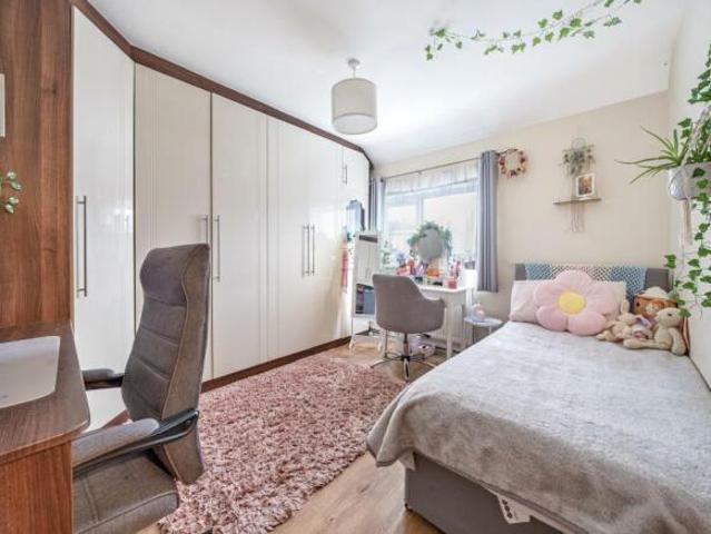 3 bedroom terraced house for sale in Slough, Berkshire, SL3