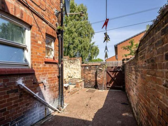 3 bedroom terraced house for sale in Spencer Street, Heaton, NE6