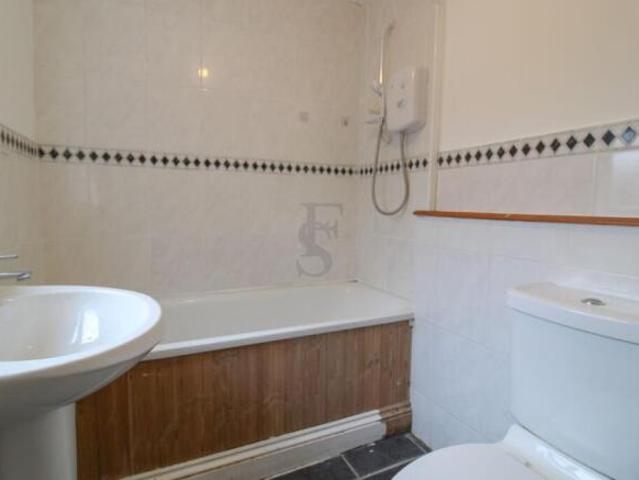 3 bedroom terraced house for sale in Spencer Street, Oadby, LE2