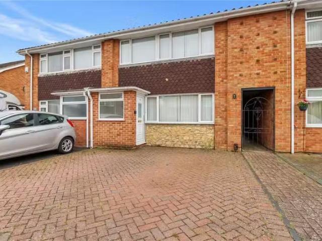 3 bedroom terraced house for sale in Springfield Close, The Re.