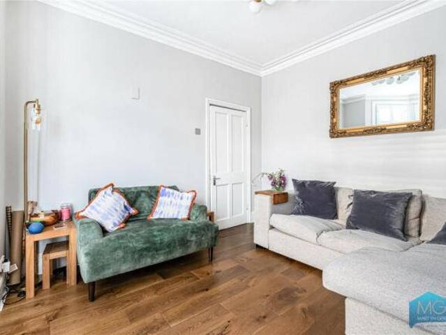 3 bedroom terraced house for sale in Squires Lane, Finchley, London, N3
