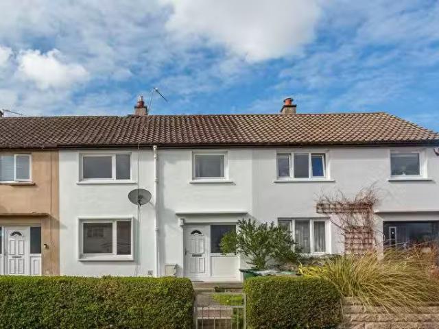 3 Bedroom Terraced House For Sale In St Katharine’S Crescent.