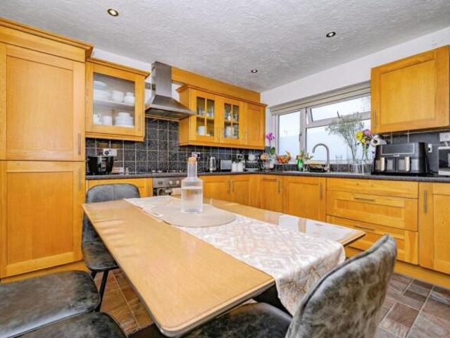 3 bedroom terraced house for sale in St. Olams Close, Luton, LU3