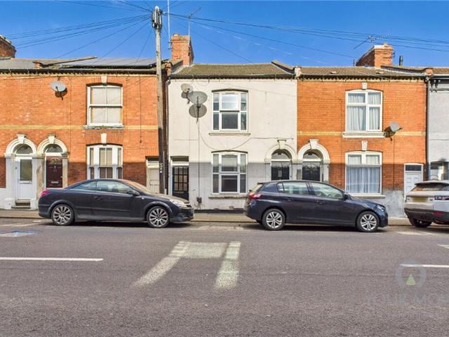 3 bedroom terraced house for sale in St. Michaels Road, The Mounts, Northampton, NN1