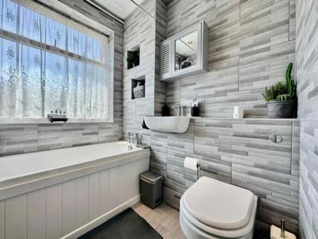 3 bedroom terraced house for sale in St. Pauls Road, Luton, LU1