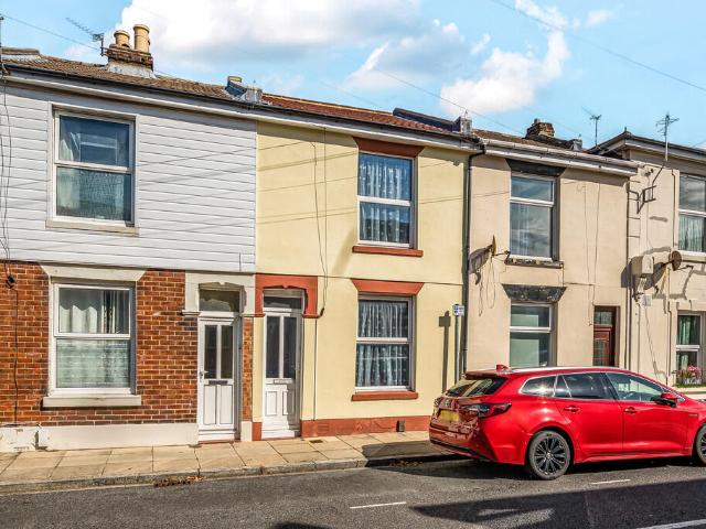 3 bedroom terraced house for sale in St. Vincent Road, Southsea, PO5