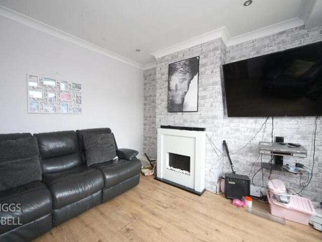 3 bedroom terraced house for sale in Stanford Road, Luton, Bedfordshire, LU2 0PY, LU2