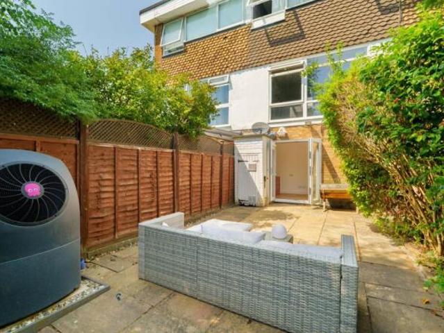 3 bedroom terraced house for sale in Stanhope Gardens, Mill Hill, London, NW7