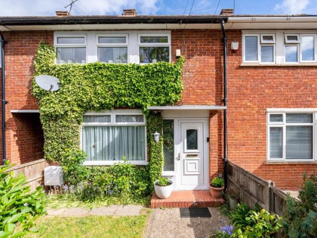 3 bedroom terraced house for sale in Stanley Green East, Langley, Slough, SL3