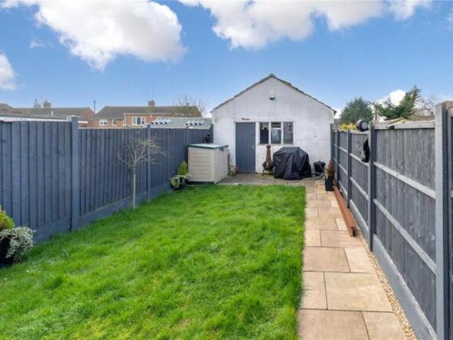 3 bedroom terraced house for sale in Stapleford Road, Luton, Bedfordshire, LU2