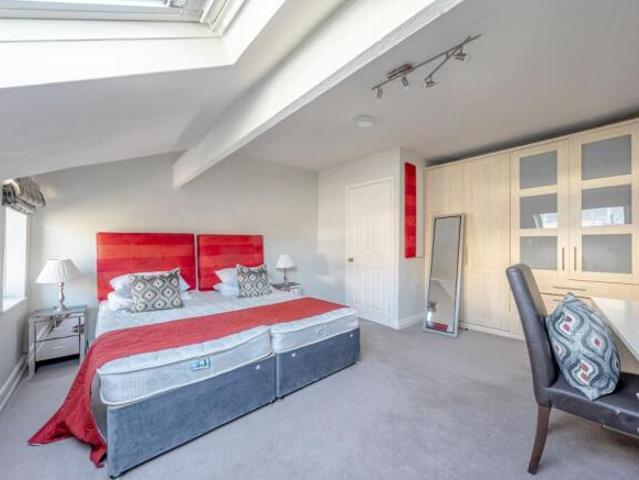 3 bedroom terraced house for sale in Strawberry Dale Avenue, Harrogate, HG1