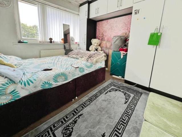 3 bedroom terraced house for sale in Summerbridge Crescent Bradford, BD10 8BA, BD10