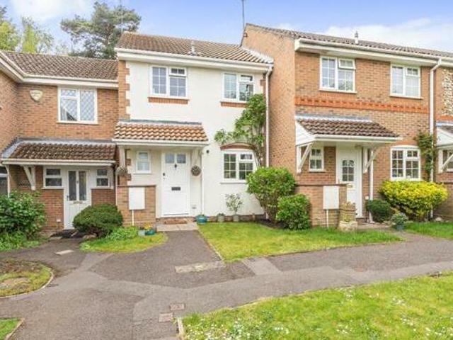 3 Bedroom Terraced House For Sale In Surrey