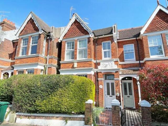 3 bedroom terraced house for sale in Surrenden Road BN1