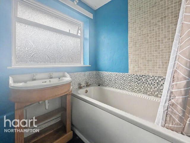 3 bedroom terraced house for sale in Swale Drive, Northampton, NN5