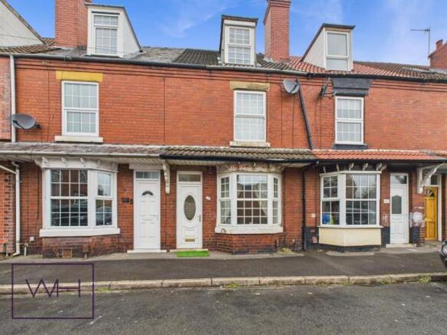 3 bedroom terraced house for sale in Swan Street, Bentley, DN5