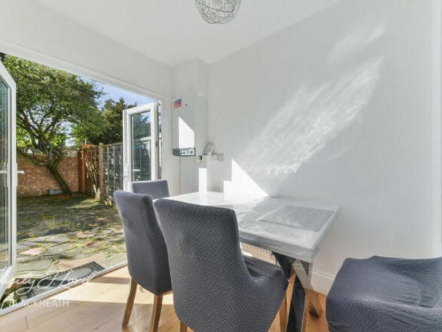3 bedroom terraced house for sale in Swingate Lane, Plumstead, SE18