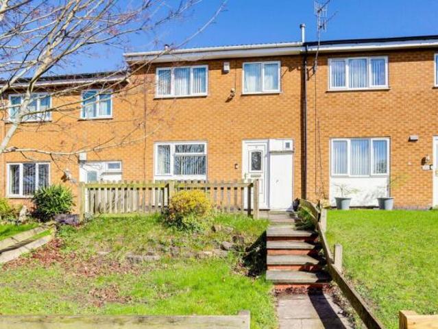 3 bedroom terraced house for sale in Swinscoe Gardens, Nottingham, NG5