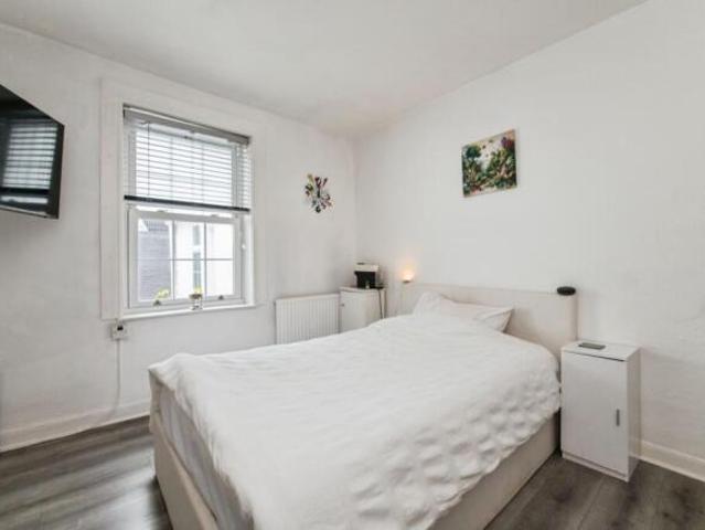 3 bedroom terraced house for sale in Pavilion Place, Exeter, Devon, EX2