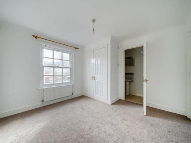 3 bedroom terraced house for sale in Parchment Street, Winchester, SO23
