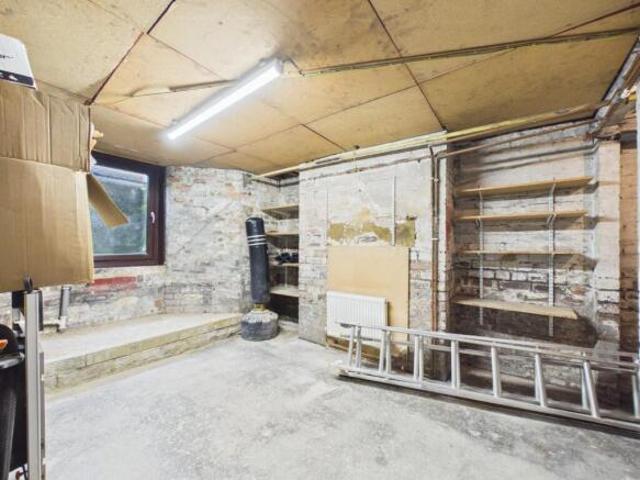 3 bedroom terraced house for sale in Park Road, Shipley, BD18