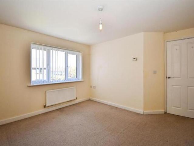 3 bedroom terraced house for sale in Parkfield Drive, Hull, HU3