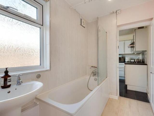 3 bedroom terraced house for sale in Parkside Avenue, Bexleyheath, DA7