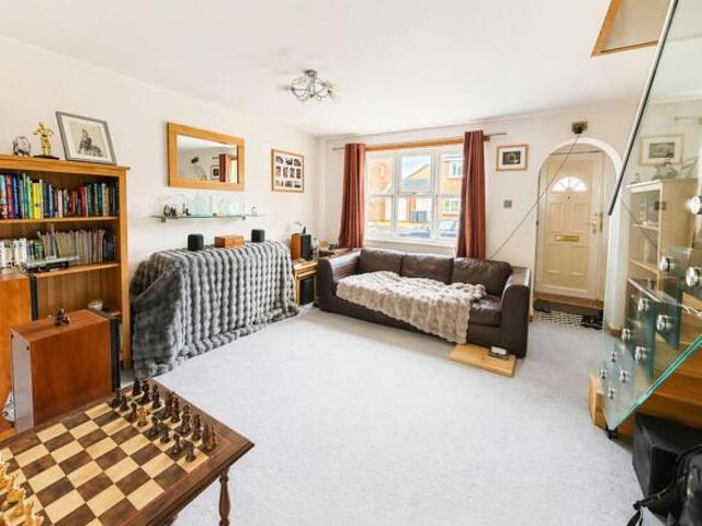 3 bedroom terraced house for sale in Pemberton Gardens, Calcot, RG31