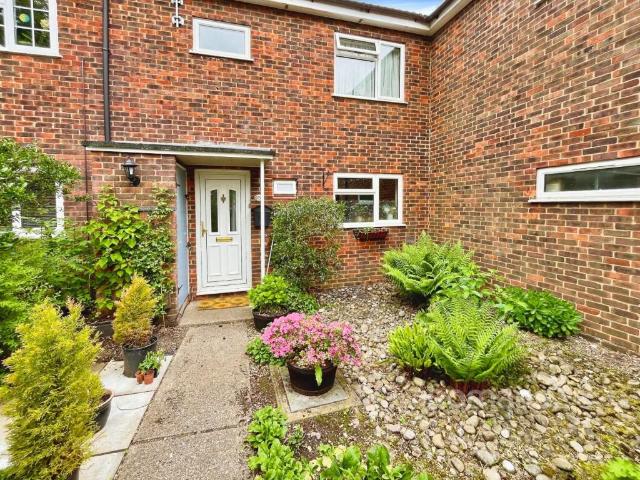 3 bedroom terraced house for sale in Pershore Road, Basingstoke, Hampshire, RG24