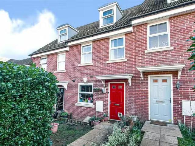 3 bedroom terraced house for sale in Perry Road, Long Ashton.