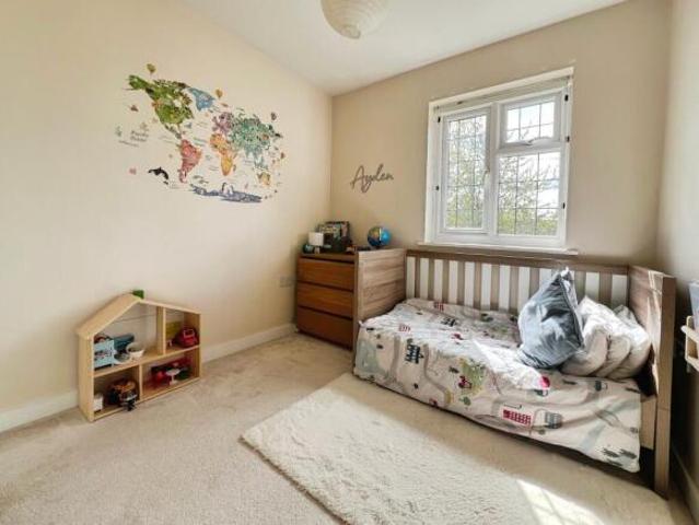 3 bedroom terraced house for sale in Phipps Road, Slough, SL1