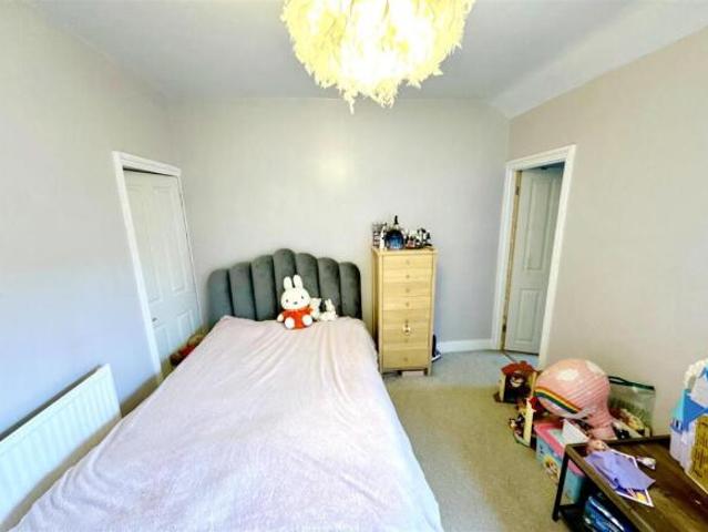 3 bedroom terraced house for sale in Pitcroft Avenue, Earley, Reading, RG6