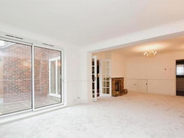 3 Bedroom Terraced House For Sale In Pilgrims Hatch