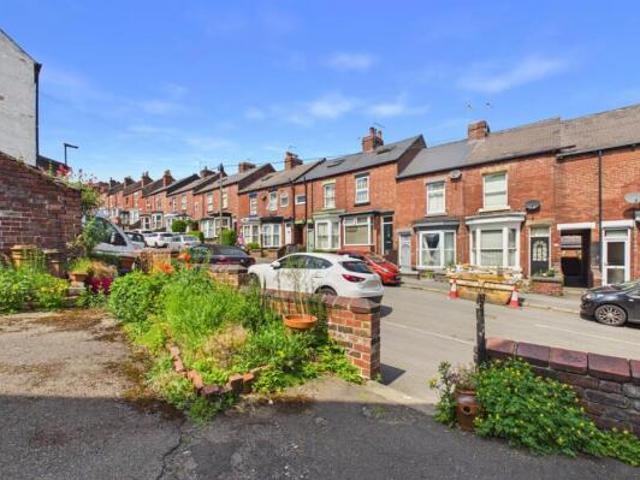 3 bedroom terraced house for sale in Pinner Road, Sheffield, S11