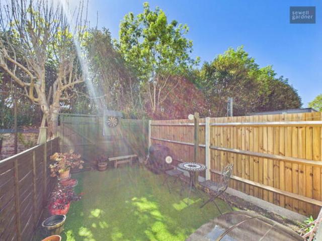 3 bedroom terraced house for sale in Pretoria Road, Watford, WD18