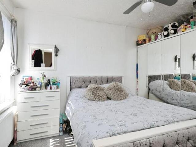 3 bedroom terraced house for sale in Princes Avenue, Watford, WD18