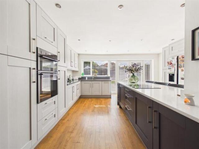 3 bedroom terraced house for sale in Pulcroft Road, Hessle, HU13