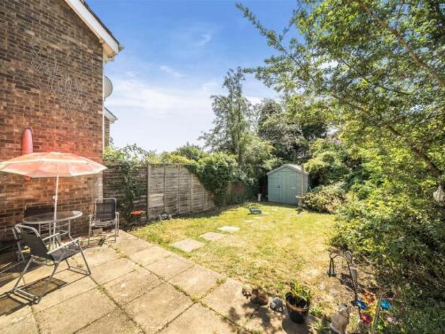 3 bedroom terraced house for sale in Queens Drive, Bedford, MK41
