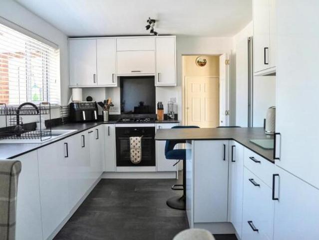 3 bedroom terraced house for sale in Queens Drive, Bedford, MK41 9HN, MK41