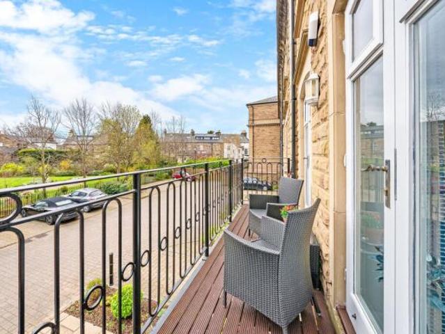 3 bedroom terraced house for sale in Queens Gate, Harrogate, HG1