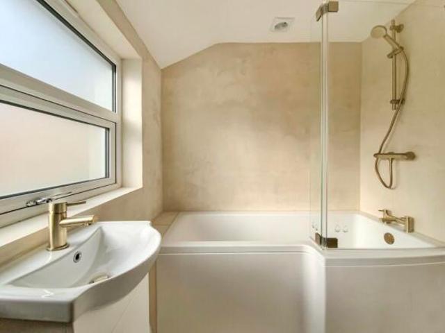 3 bedroom terraced house for sale in Queens Road, Basingstoke, Hampshire, RG21