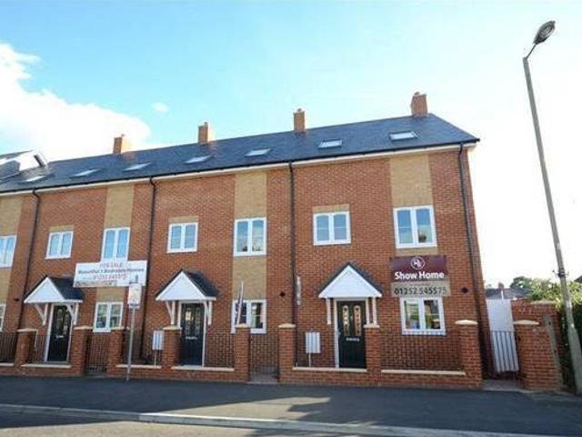 3 bedroom terraced house for sale in Queens Road Farnborough Hampshire GU14