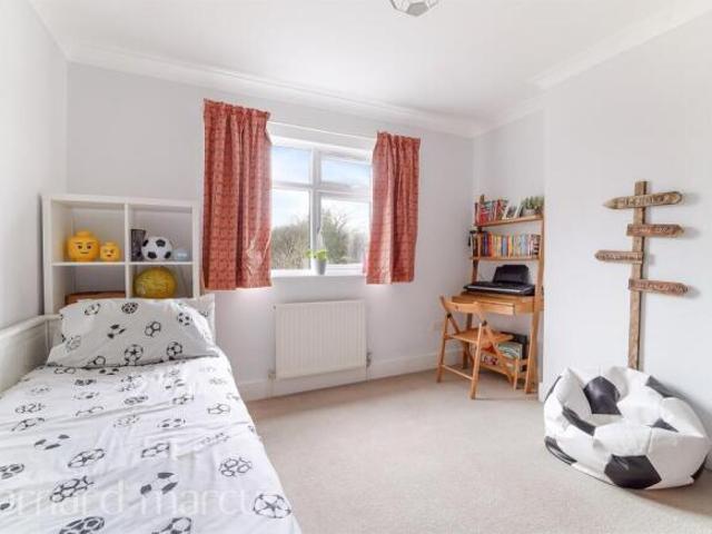 3 bedroom terraced house for sale in Queens Road, New Malden, KT3